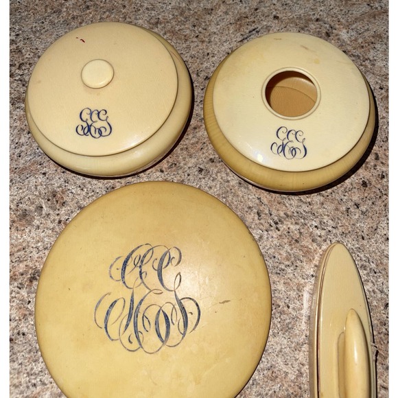 Design | Vintage Ladies Bakelite Vanity Dresser Set Pyralin French ...